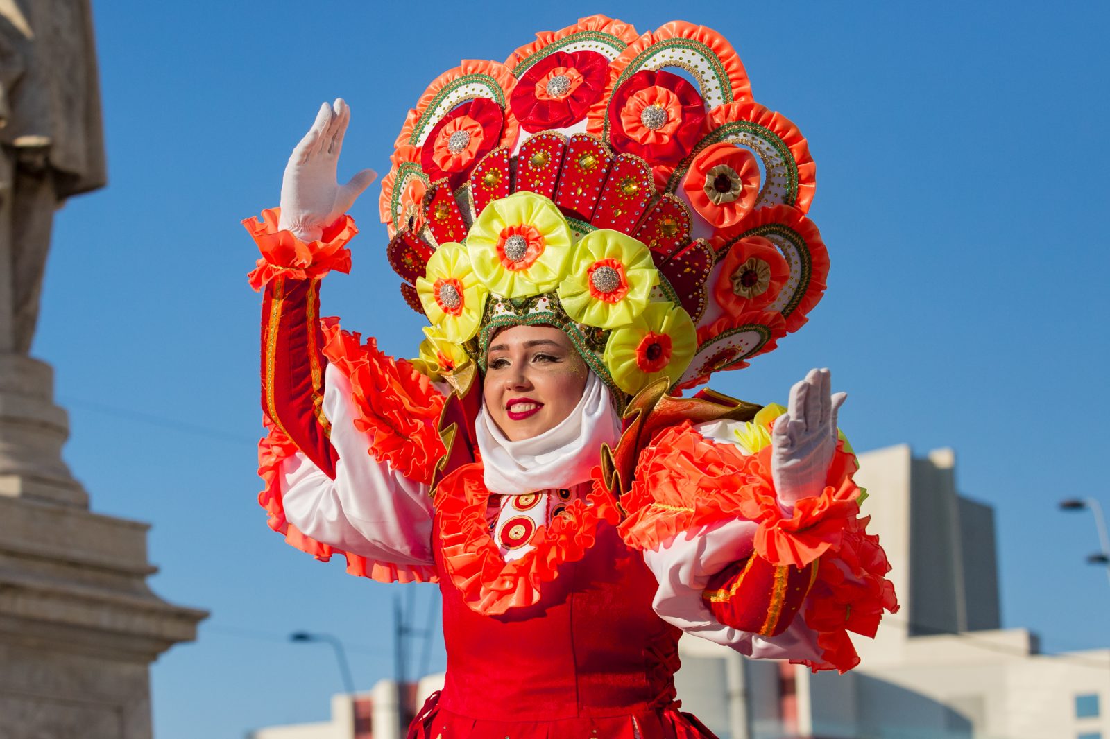 Russian Folk Stilt Walkers - B-FIT IN THE STREET!