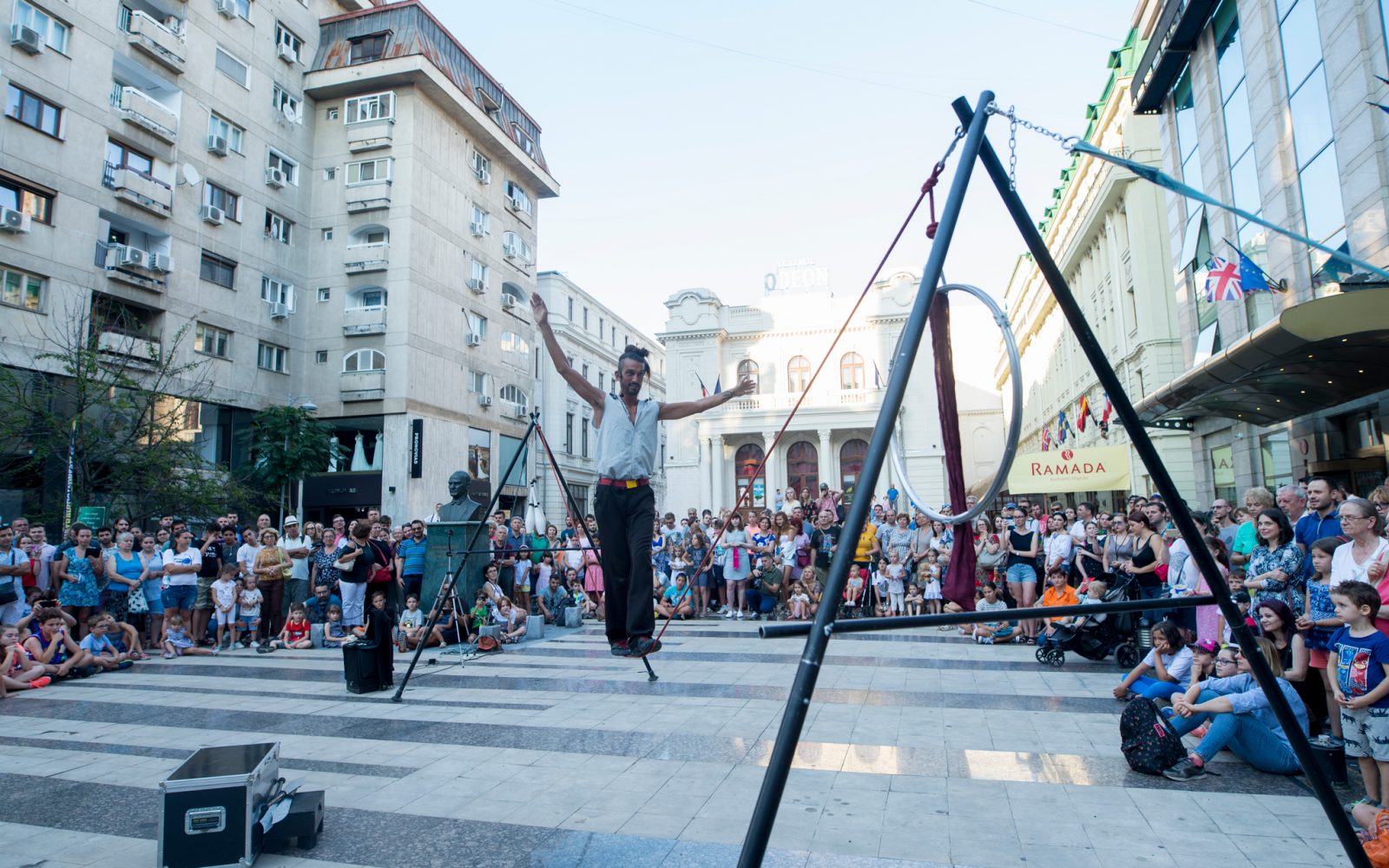 Bubble Street Cirkus - B-FIT IN THE STREET!