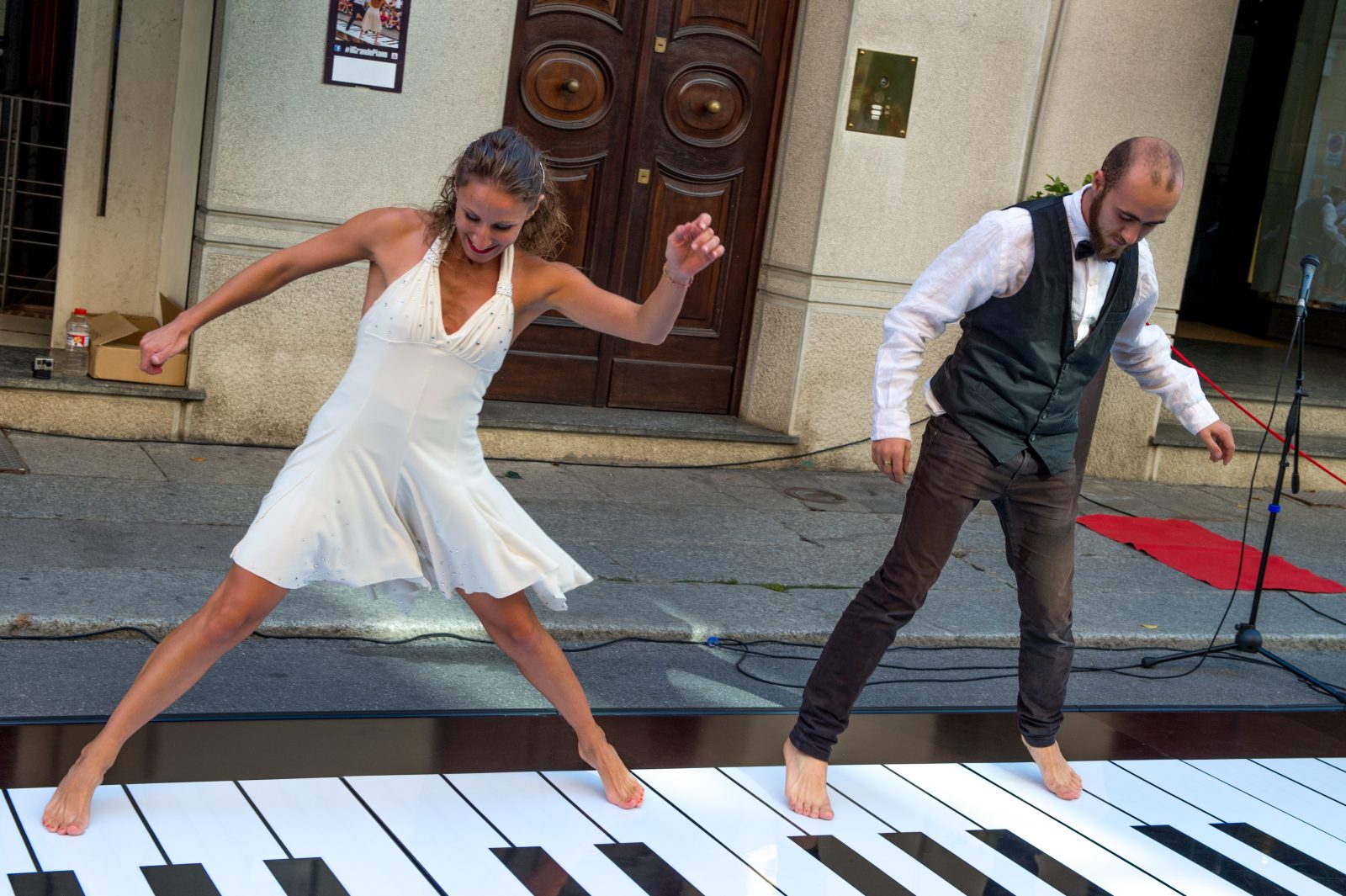 Street Piano - B-FIT IN THE STREET!